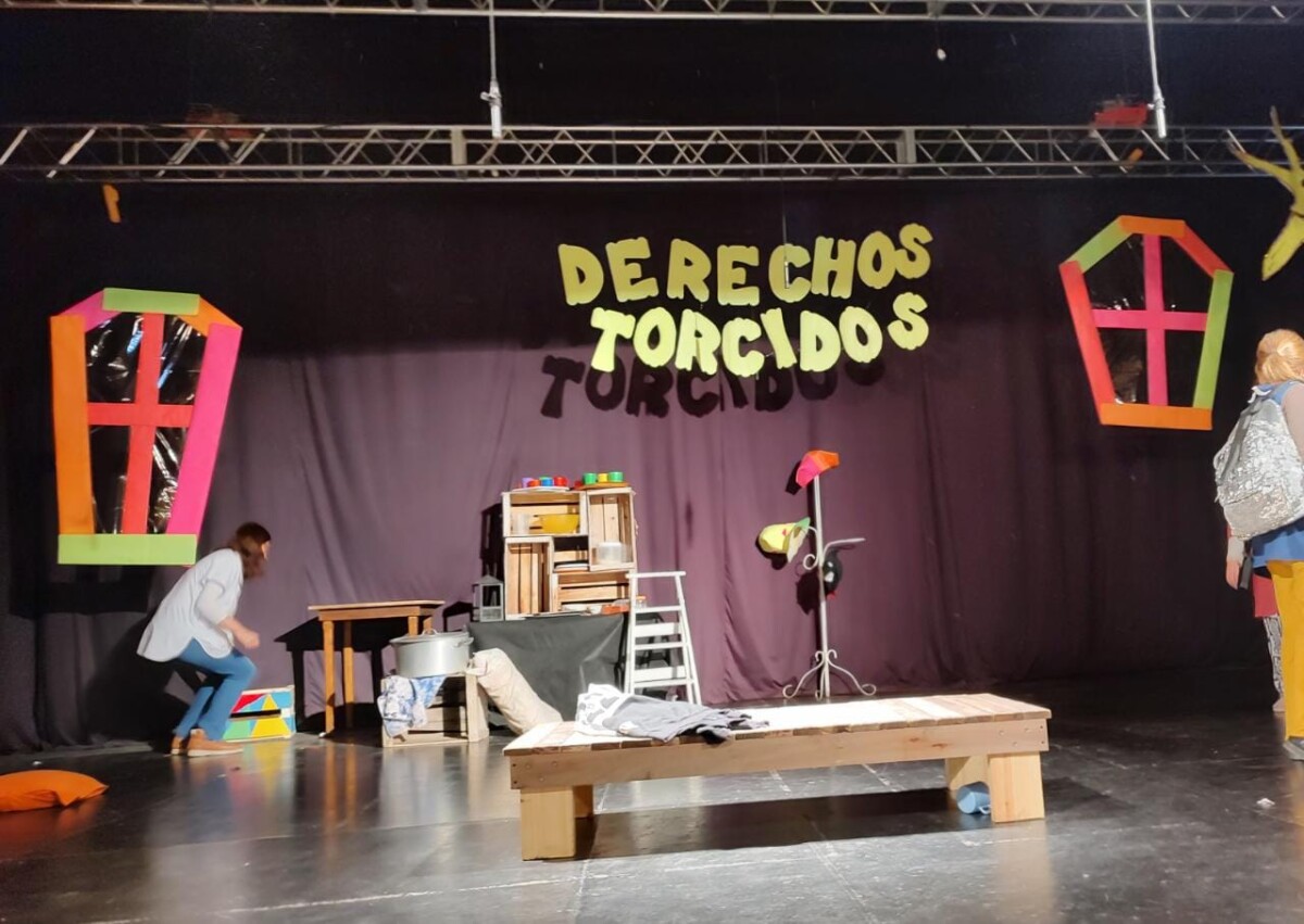 ¡Brillaron! Alumnos de la E.PN°1 presentaron la obra “Derechos Torcidos ...