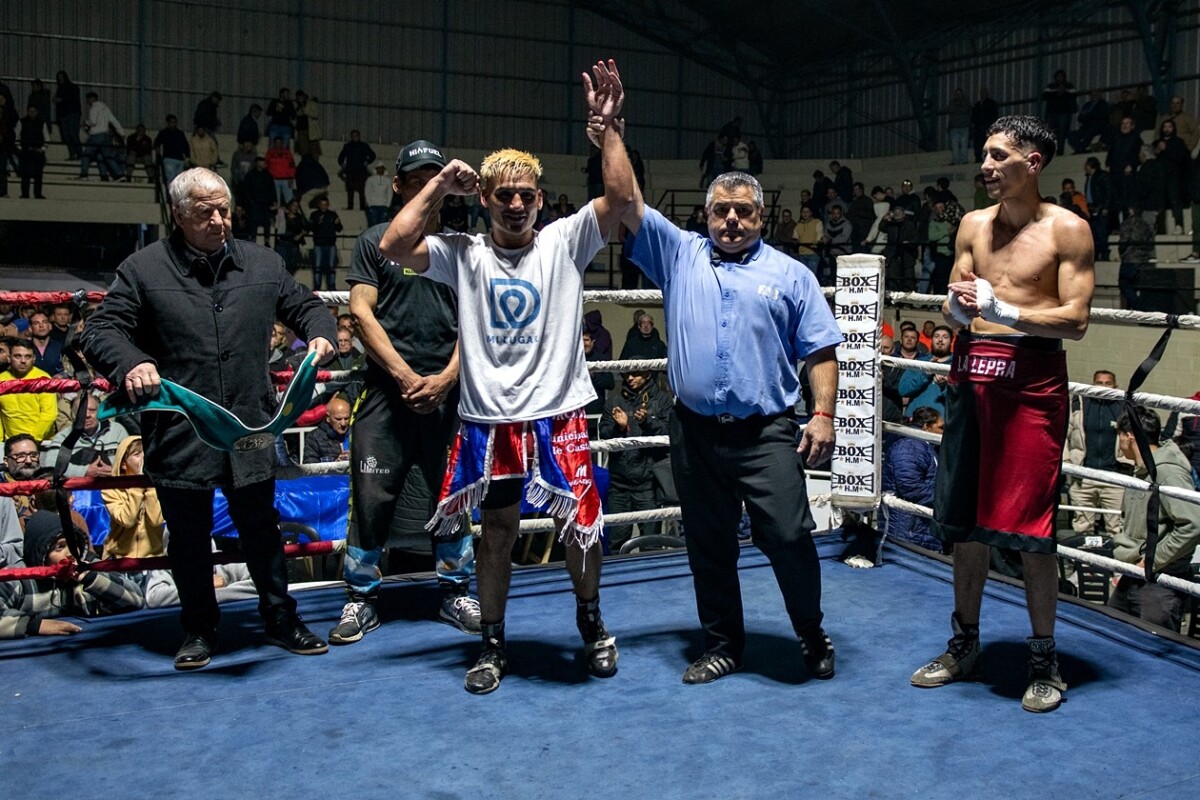 Histórico triunfo del Boxeo dolorense: Jonathan Eniz es el nuevo ...